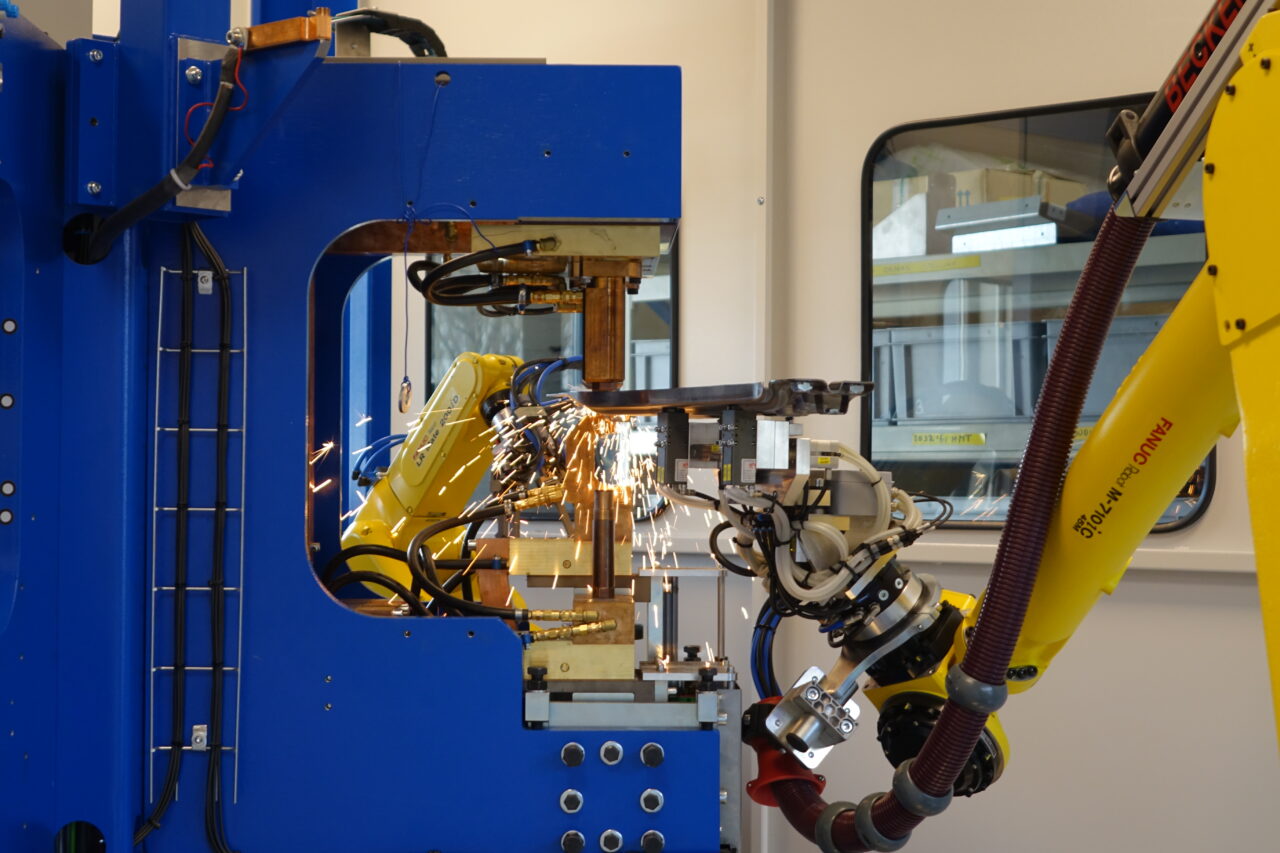 Welding robots and techniques – Solutions for industrial production ...