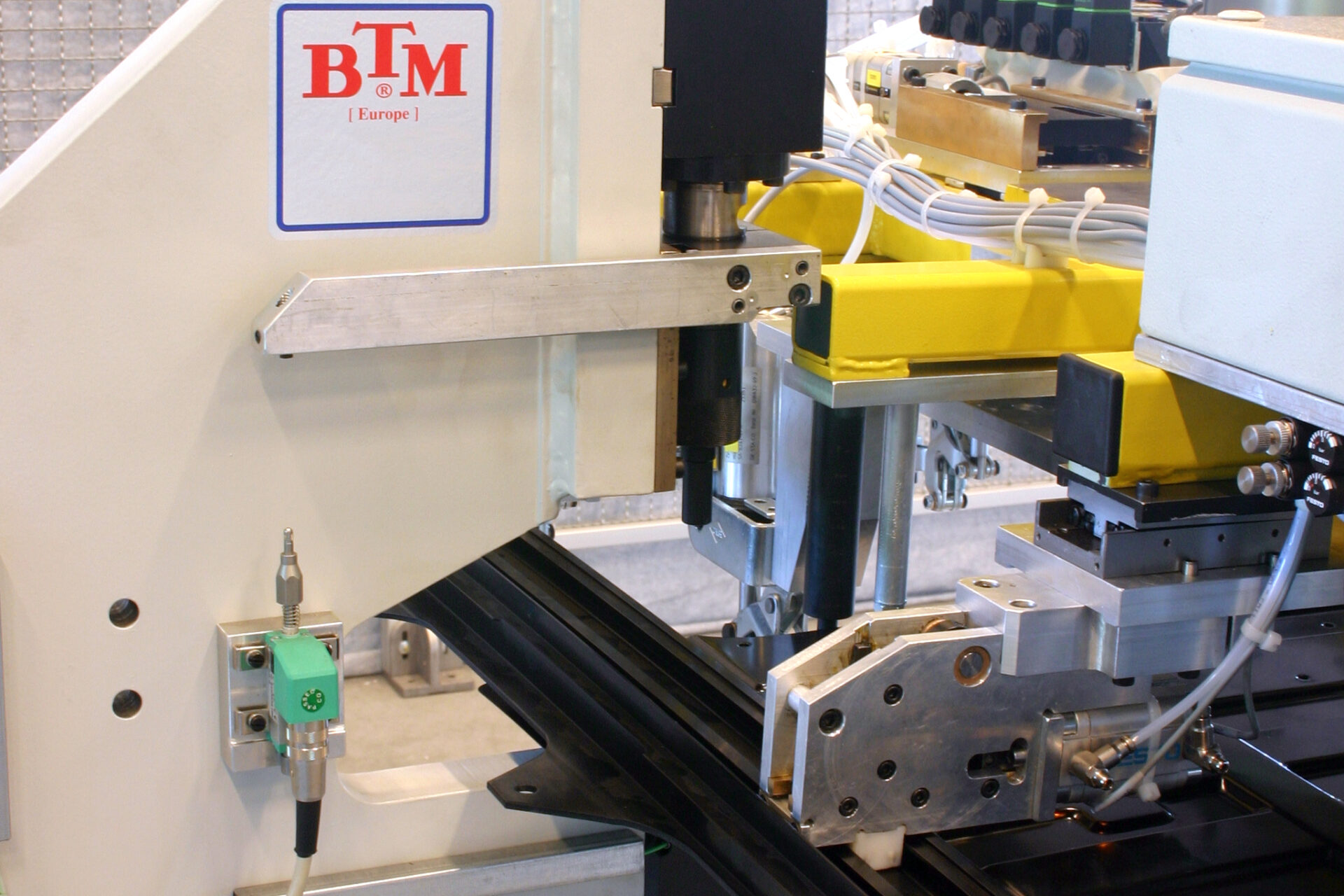 Mechanical joining technologies | Manders Automation